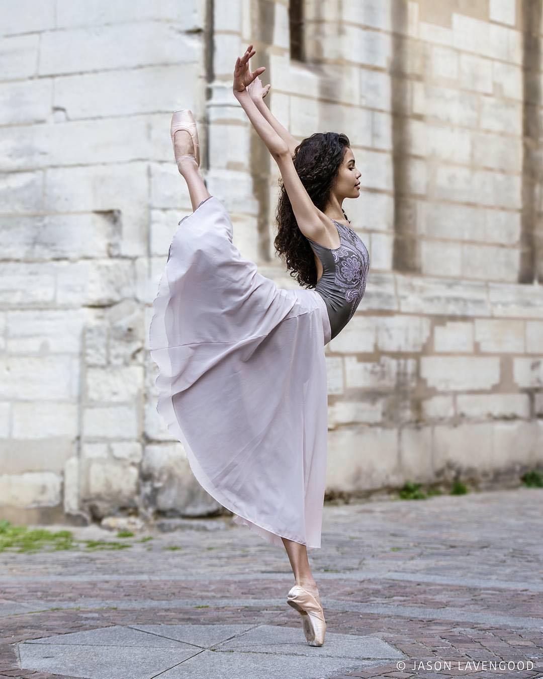 Ines Joseph – bailarina súper flexible – Famosos y Virales